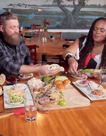 Watch S03 E01 - Lunch Date Special Ritchie vs. Jef - Chef Swap at the ...